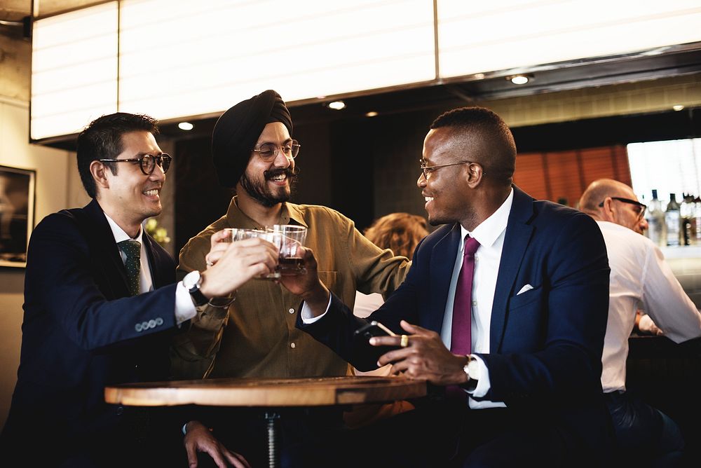 Business people drinking alcohol after work | Premium Photo - rawpixel