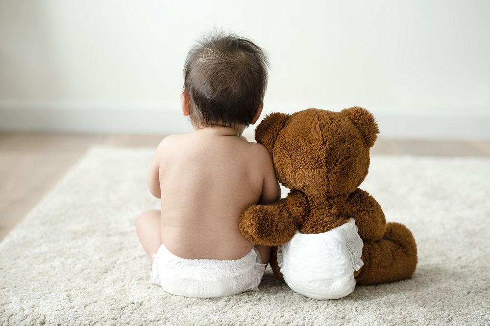 Back of a baby with a teddy | Free Photo - rawpixel