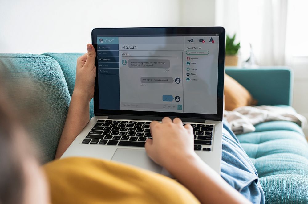 Teen girl chatting her laptop | Premium Photo - rawpixel