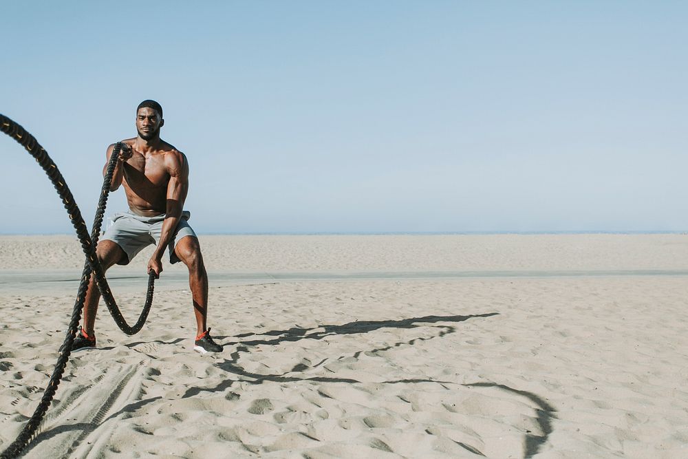 Fit man working battle ropes | Premium Photo - rawpixel