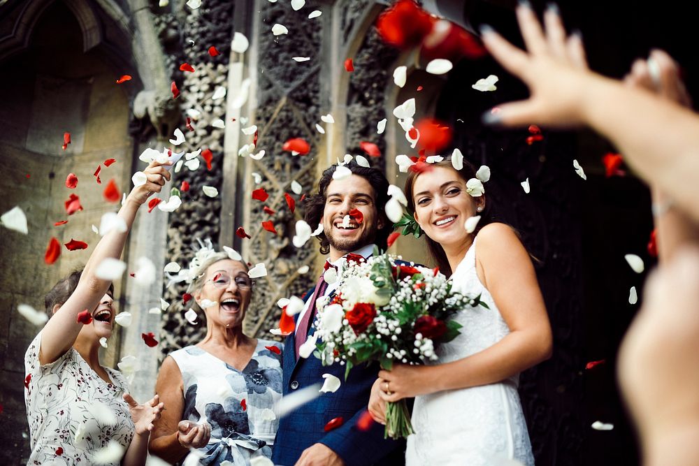 Family throwing rose petals newly | Premium Photo - rawpixel