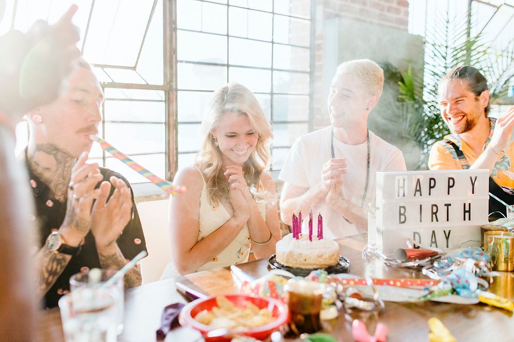 Friends celebrating birthday party | Premium Photo - rawpixel