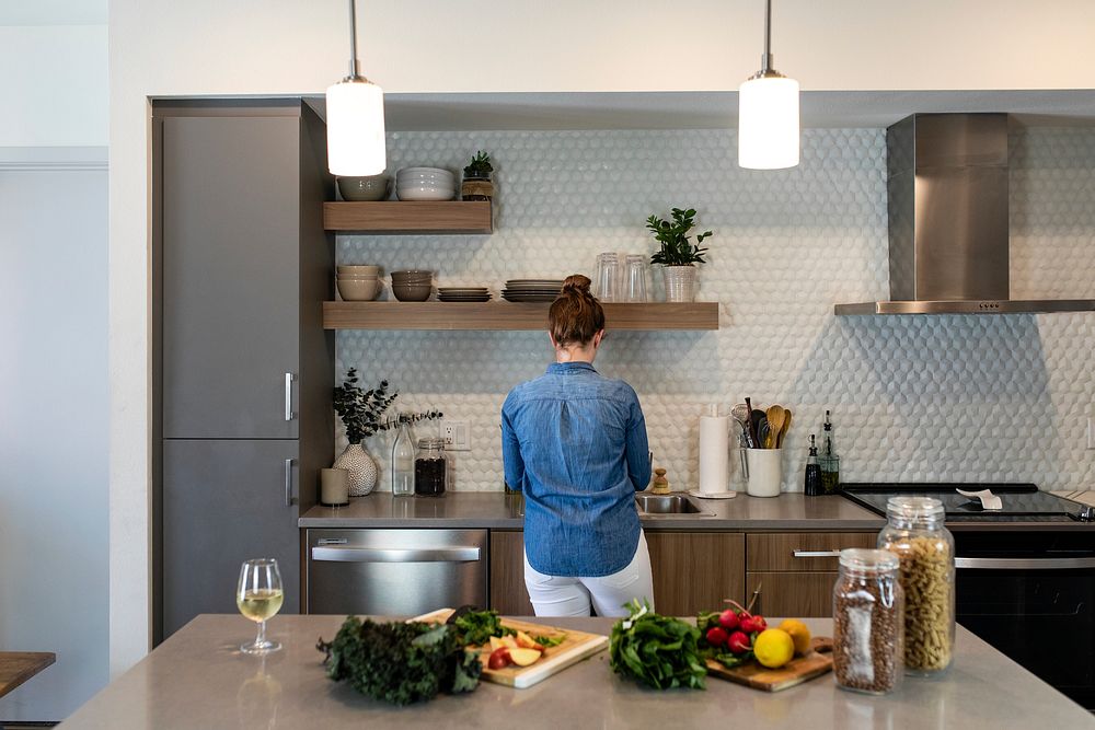 Woman cooking vegan dinner in the kitchen | Premium Photo - rawpixel