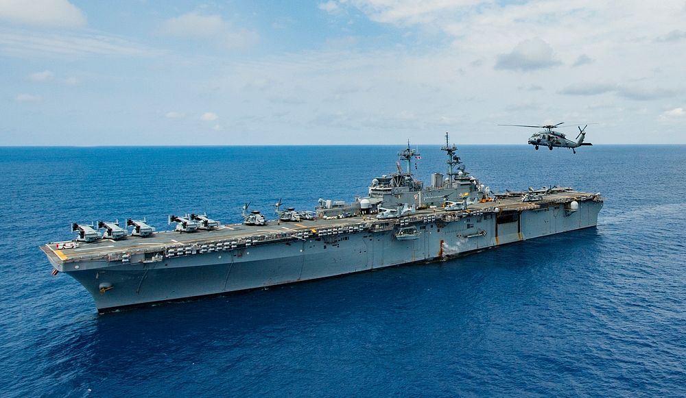 U.S. Navy MH-60S Sea Hawk | Free Photo - rawpixel