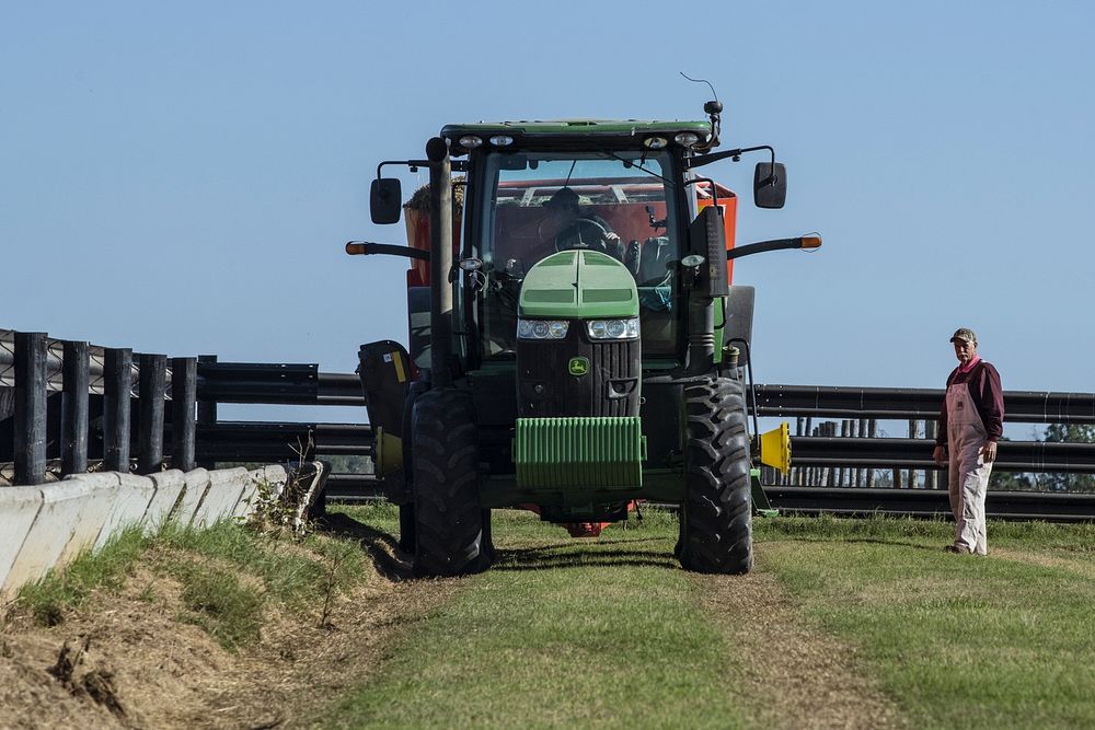 Spring Steel Farm owner Ronnie | Free Photo - rawpixel