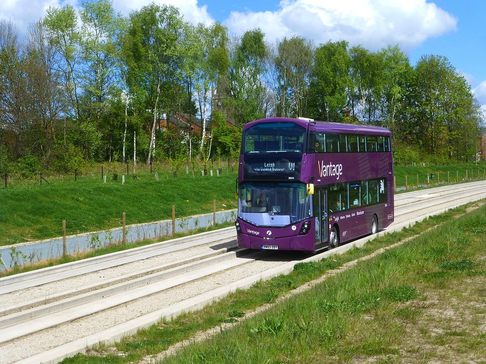 Busway Images | Free Photos, PNG Stickers, Wallpapers & Backgrounds ...