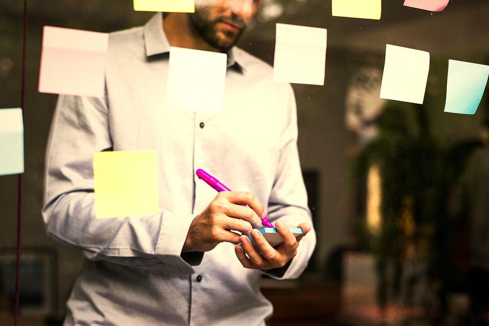 Man brainstorming for creative ideas | Premium Photo - rawpixel