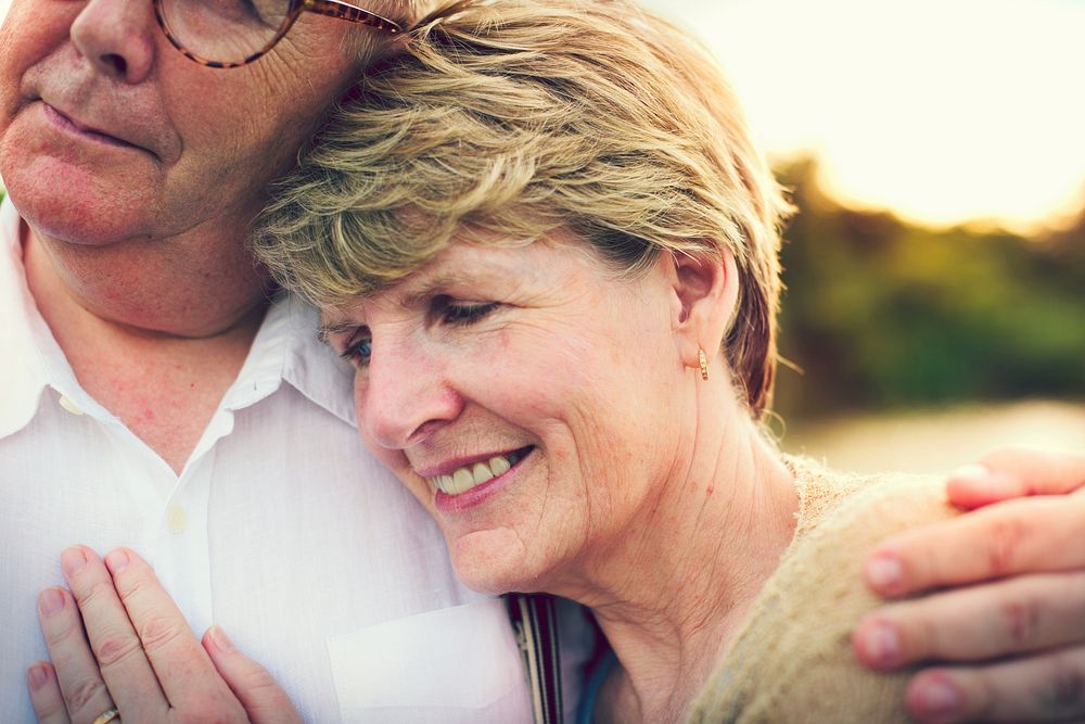 Mature couple hopelessly in love | Premium Photo - rawpixel