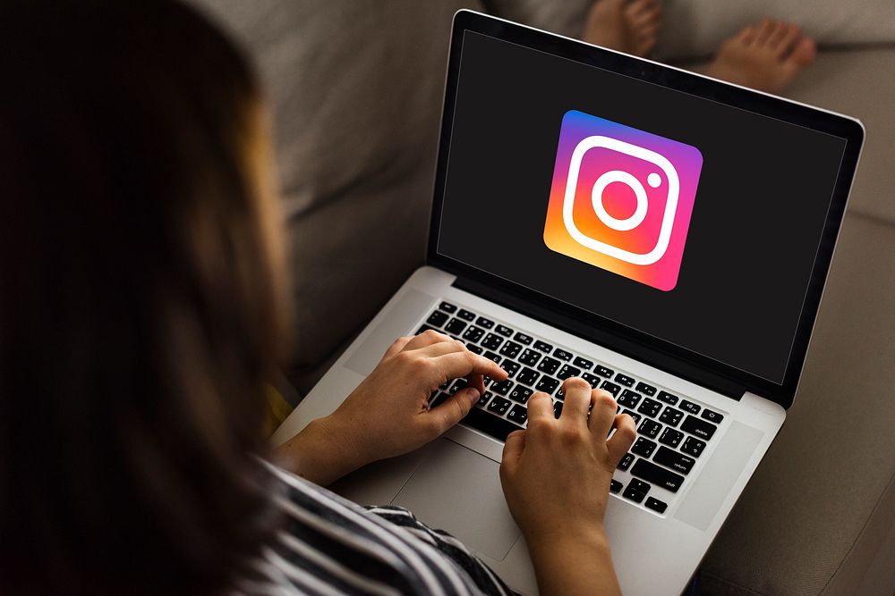 Woman using Instagram on a laptop | Free Photo - rawpixel