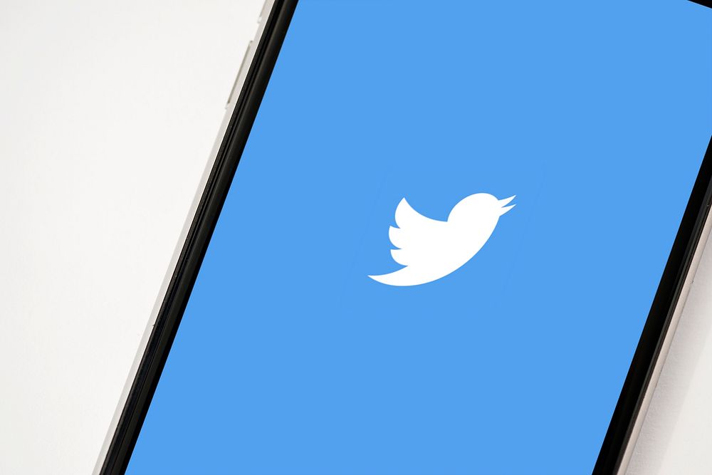 Twitter application on a mobile | Free Photo - rawpixel