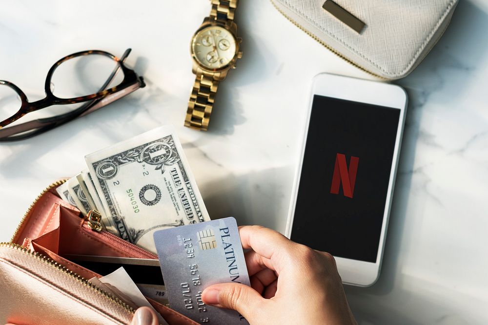 Hand getting credit card Netflix | Free Photo - rawpixel