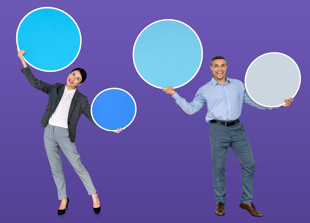 Business people holding blank round | Premium PSD - rawpixel