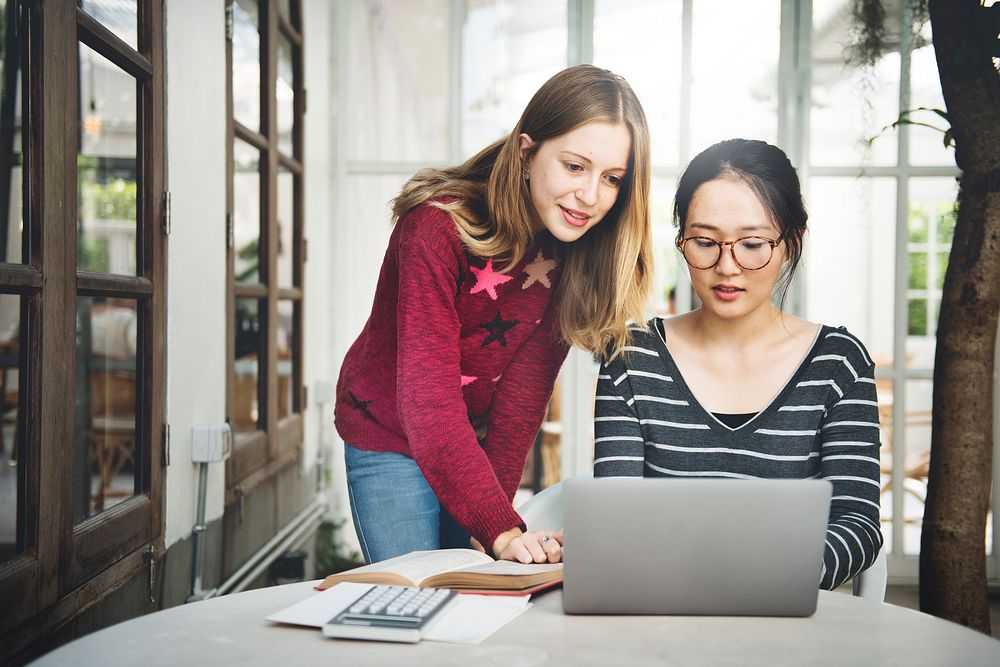 Students Women Brainstorming Project Discussion | Premium Photo - rawpixel
