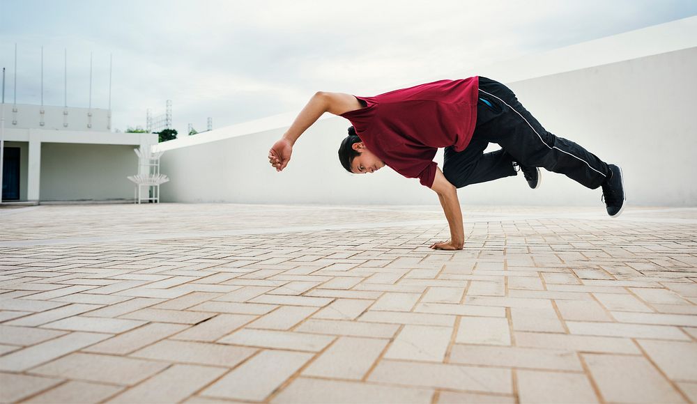 Breakdance Movement Teenagers Trendy Lifestyle | Premium Photo - rawpixel