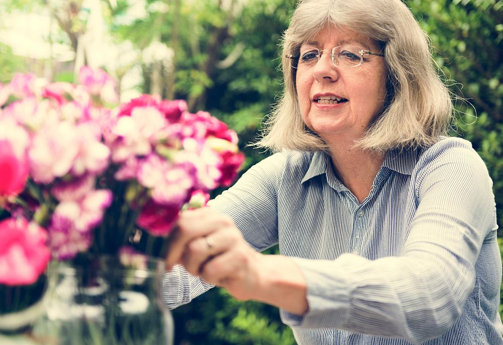 Hobby Lady Mature Leisure Flower | Premium Photo - rawpixel