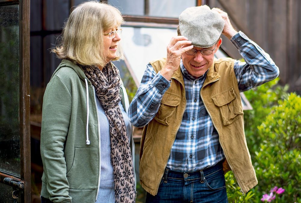 Senior farmer couple romance love | Premium Photo - rawpixel