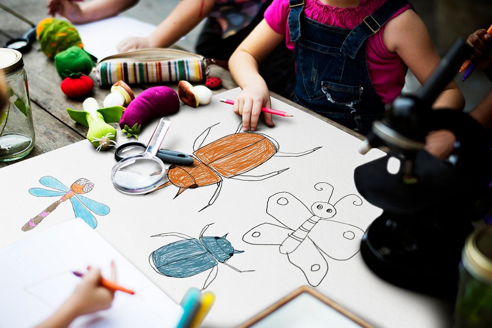 Group of children drawing | Free Photo - rawpixel