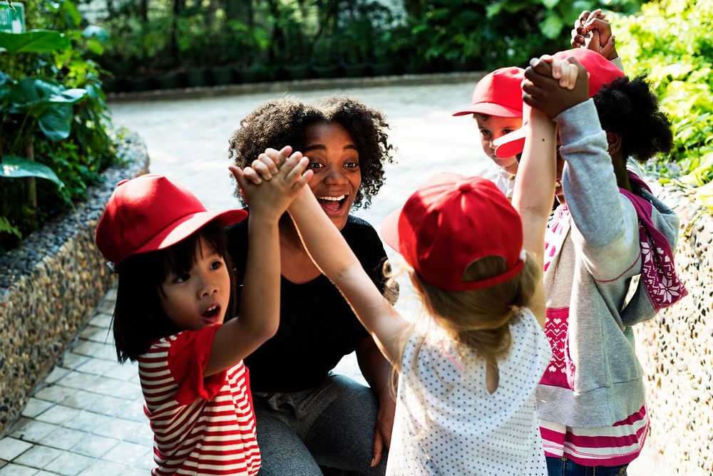 School student tour is good | Free Photo - rawpixel