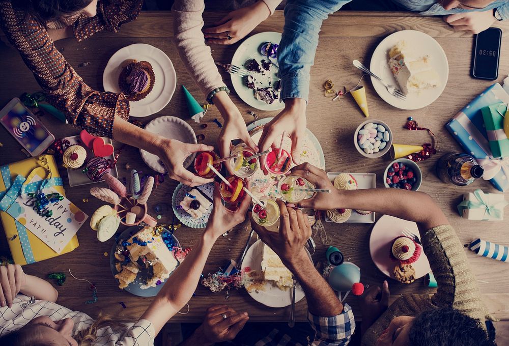 Aerial view friends doing toast | Premium Photo - rawpixel