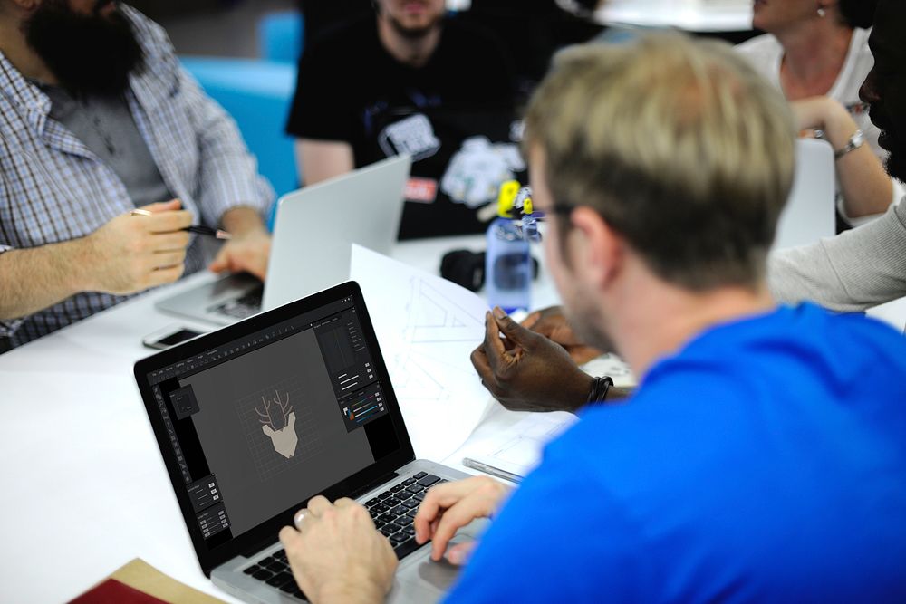 People using computer laptop | Premium Photo - rawpixel