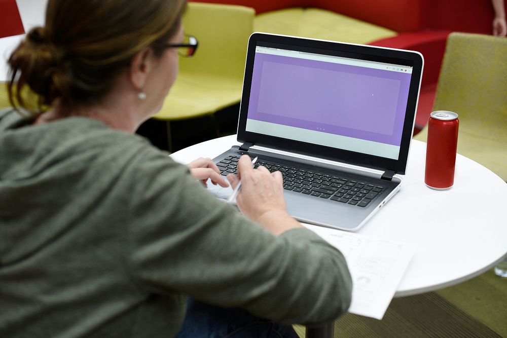 People using computer laptop | Photo - rawpixel
