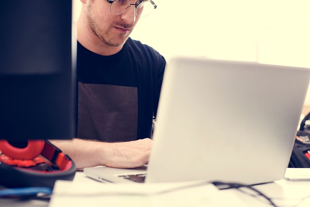 Caucasian man using computer laptop | Premium Photo - rawpixel
