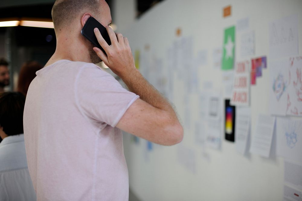 People using mobile phone | Premium Photo - rawpixel