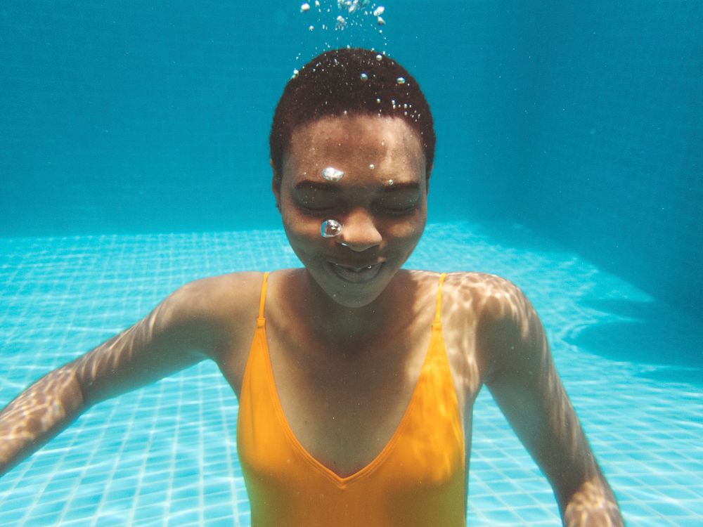 African descent woman smiling underwater | Premium Photo - rawpixel