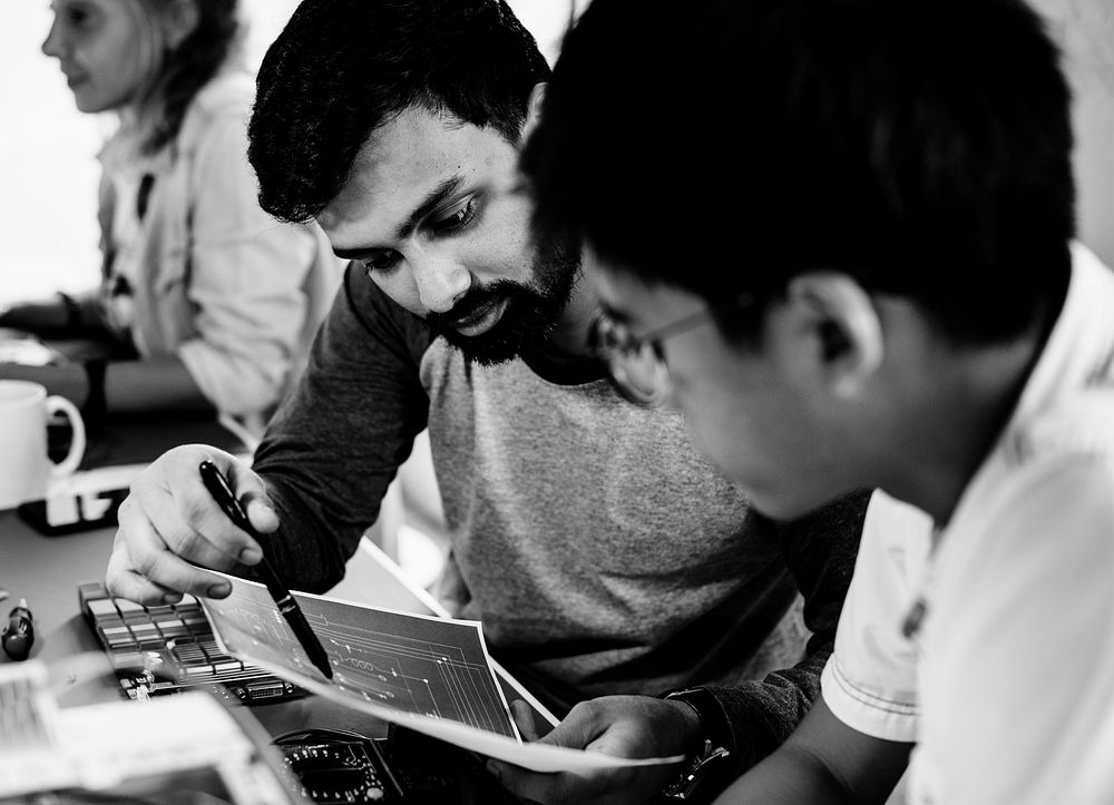 Indian ethnicity technician repairman at workshop | Premium Photo ...