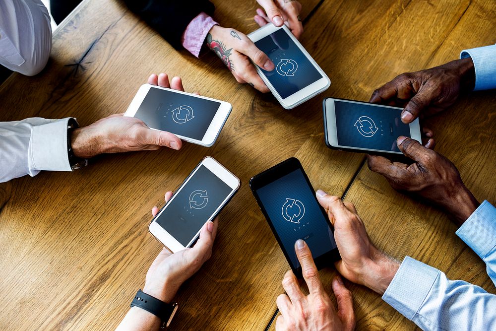 Hands holding a smartphone with sync | Premium Photo - rawpixel