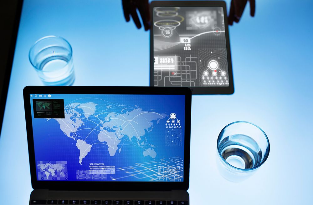 Hands using tablet on a cyber | Photo - rawpixel