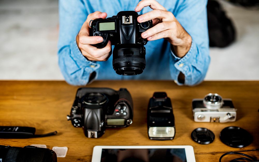 Photographer's kit laid out on the table | Premium Photo - rawpixel
