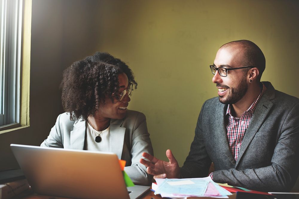 Diverse pair friends / colleagues | Premium Photo - rawpixel
