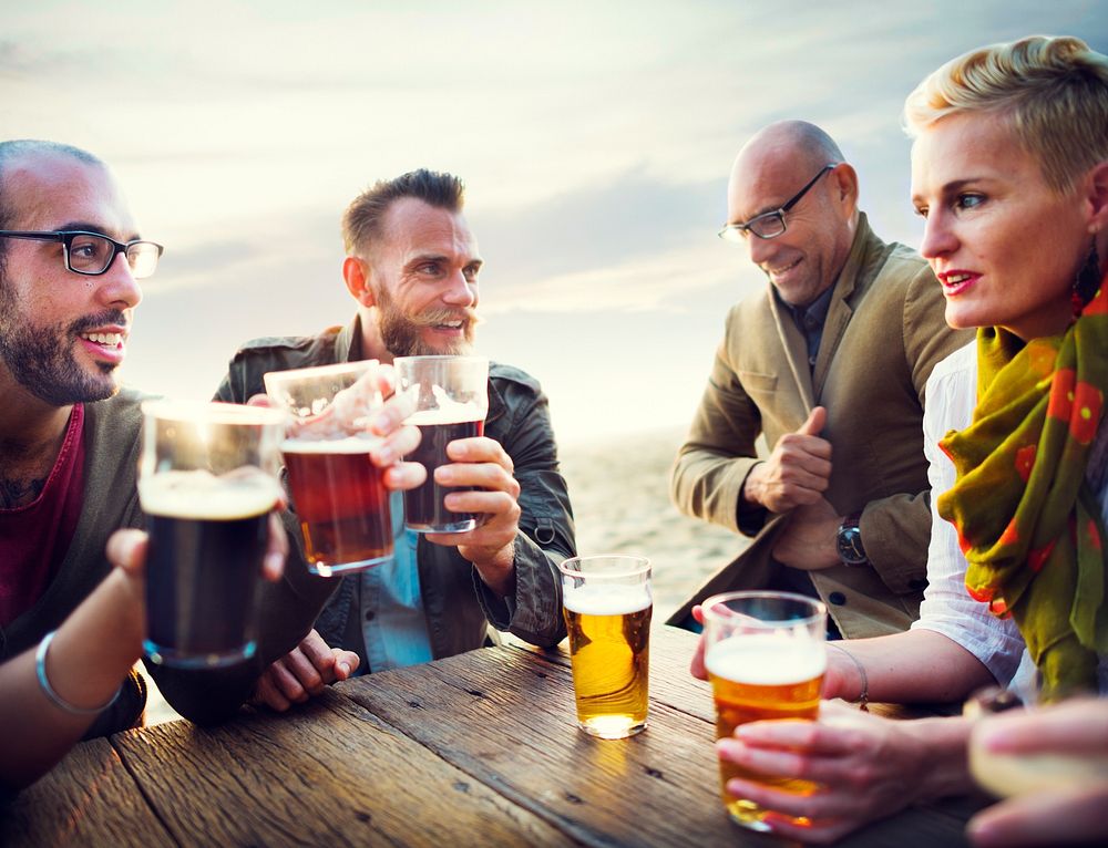 Friends having beers | Premium Photo - rawpixel