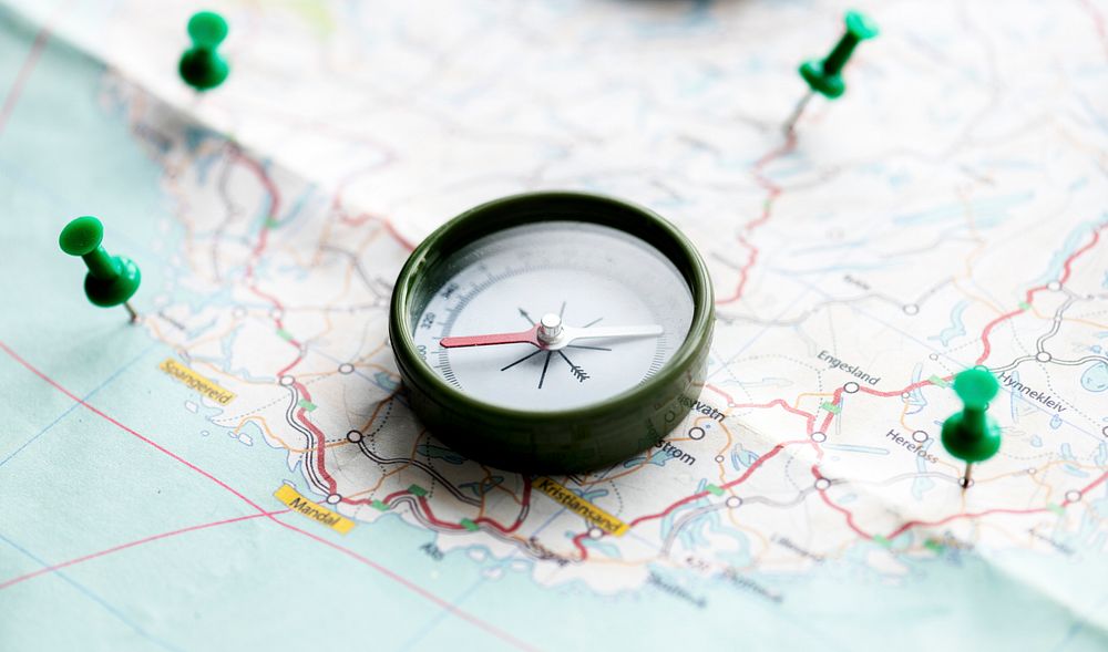 Compass and pushpin map | Premium Photo - rawpixel