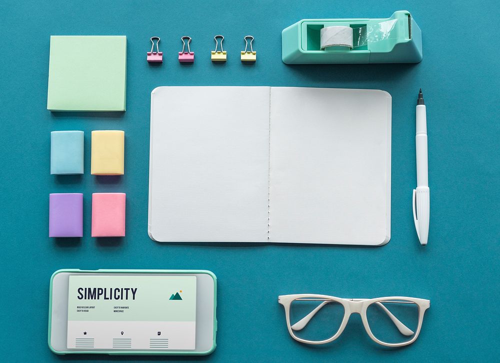 Simplicity word on smart-phone screen | Free Photo - rawpixel