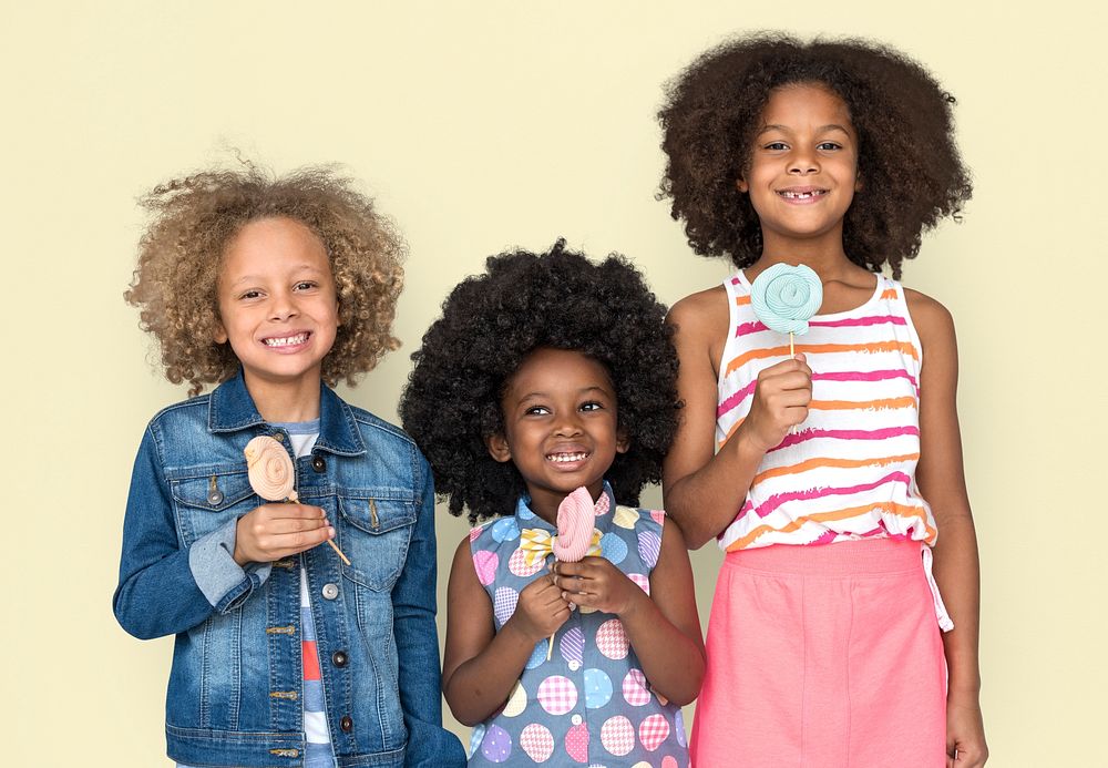 Young Children Smiling Friends Sweet | Premium Photo - rawpixel