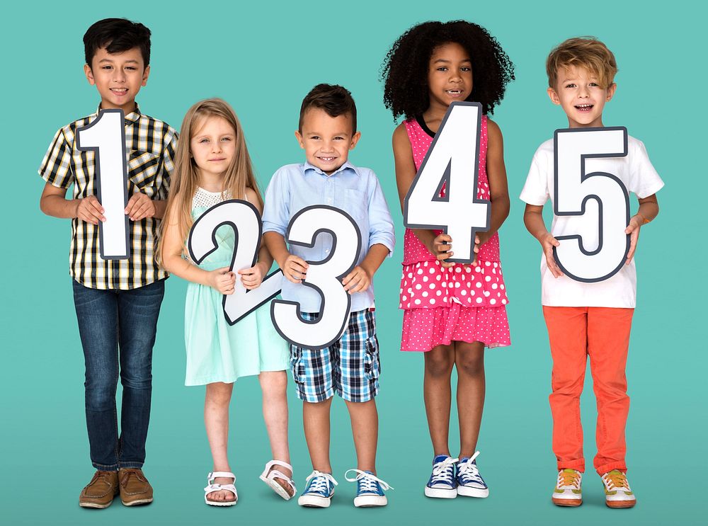 Little Children Friends Holding Numbers | Premium Photo - rawpixel
