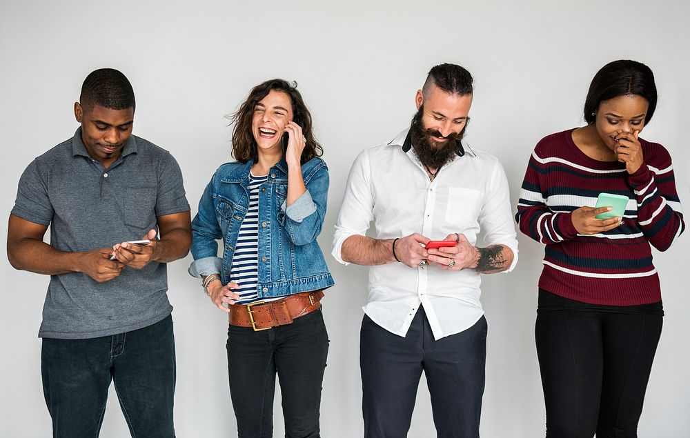 People using smartphones | Premium Photo - rawpixel