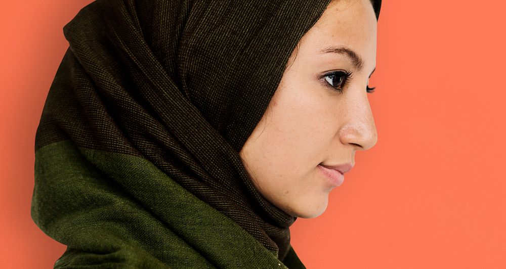 Arabian Woman Face Covered Hijab | Premium Photo - rawpixel