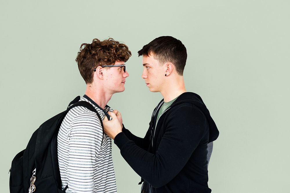 Friends fight together arguing battle | Premium Photo - rawpixel