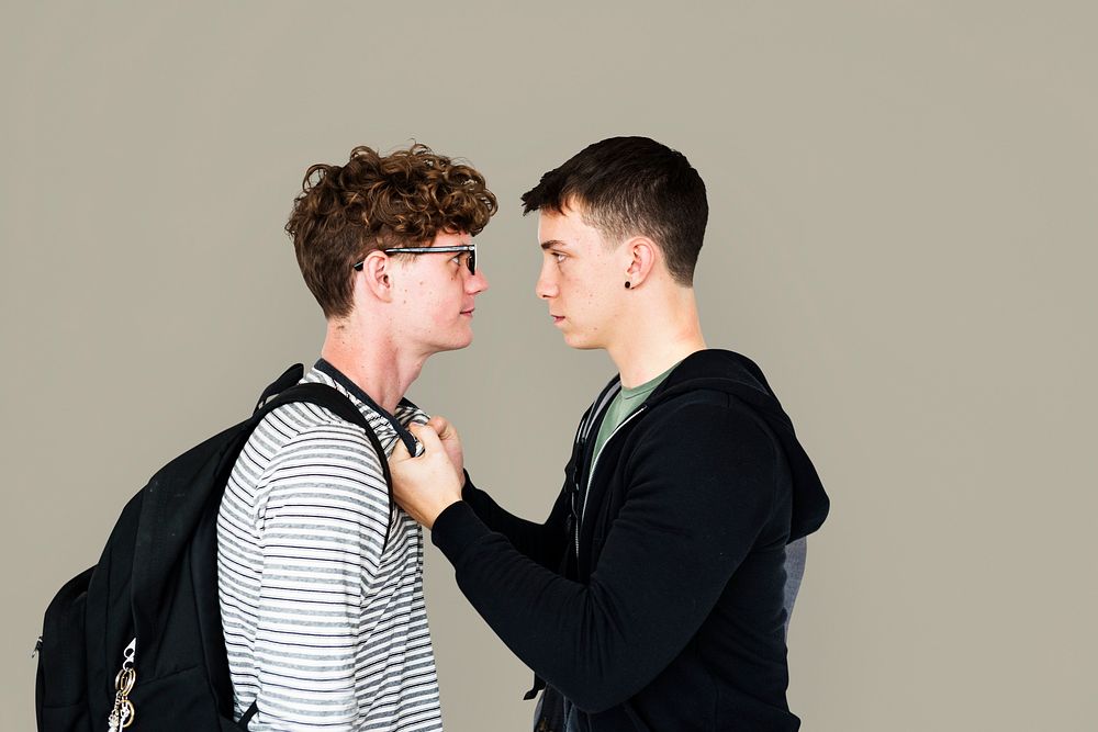 Friends fight together arguing battle | Premium Photo - rawpixel