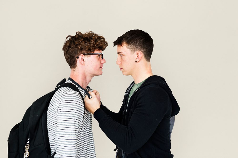 Friends fight together arguing battle | Photo - rawpixel