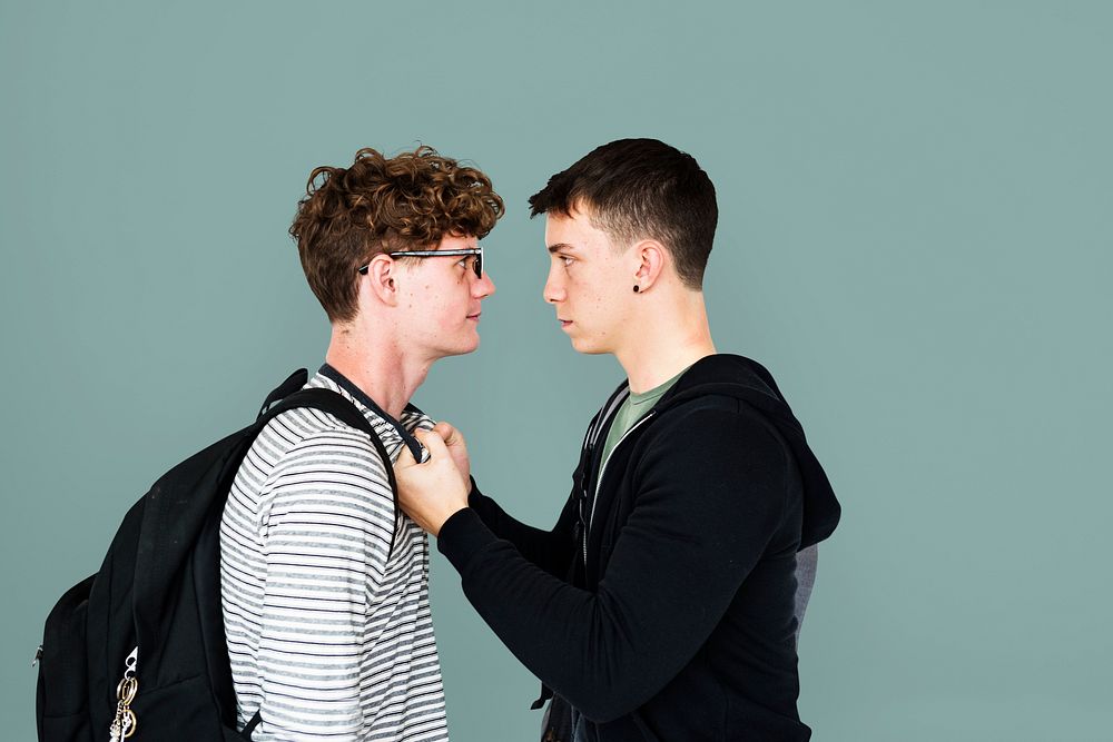 Friends fight together arguing battle | Premium Photo - rawpixel