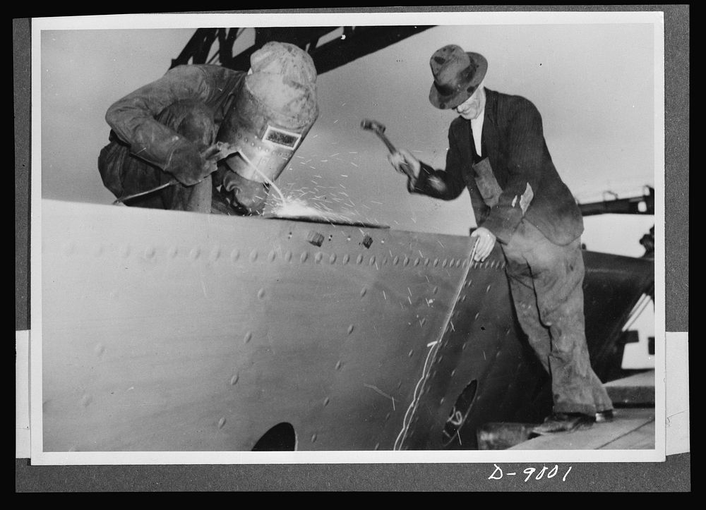 Reciprocal aid. Australian shipbuilding at work | Free Photo - rawpixel