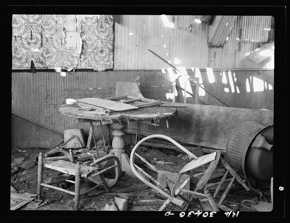 Interior old saloon. Funkley, Minnesota | Free Photo - rawpixel