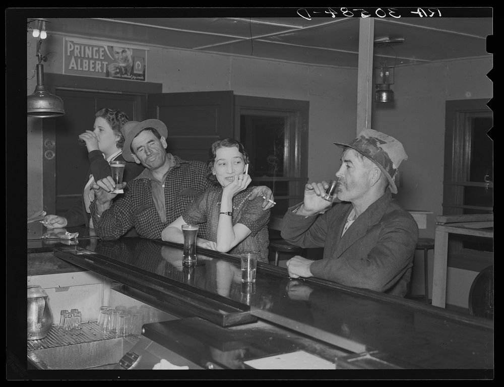 Saturday night saloon. Craigville, Minnesota | Free Photo - rawpixel