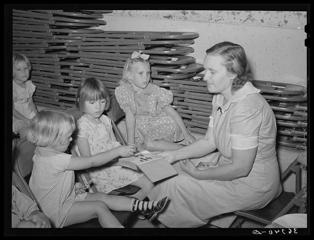 Children dropping their collection nickles | Free Photo - rawpixel