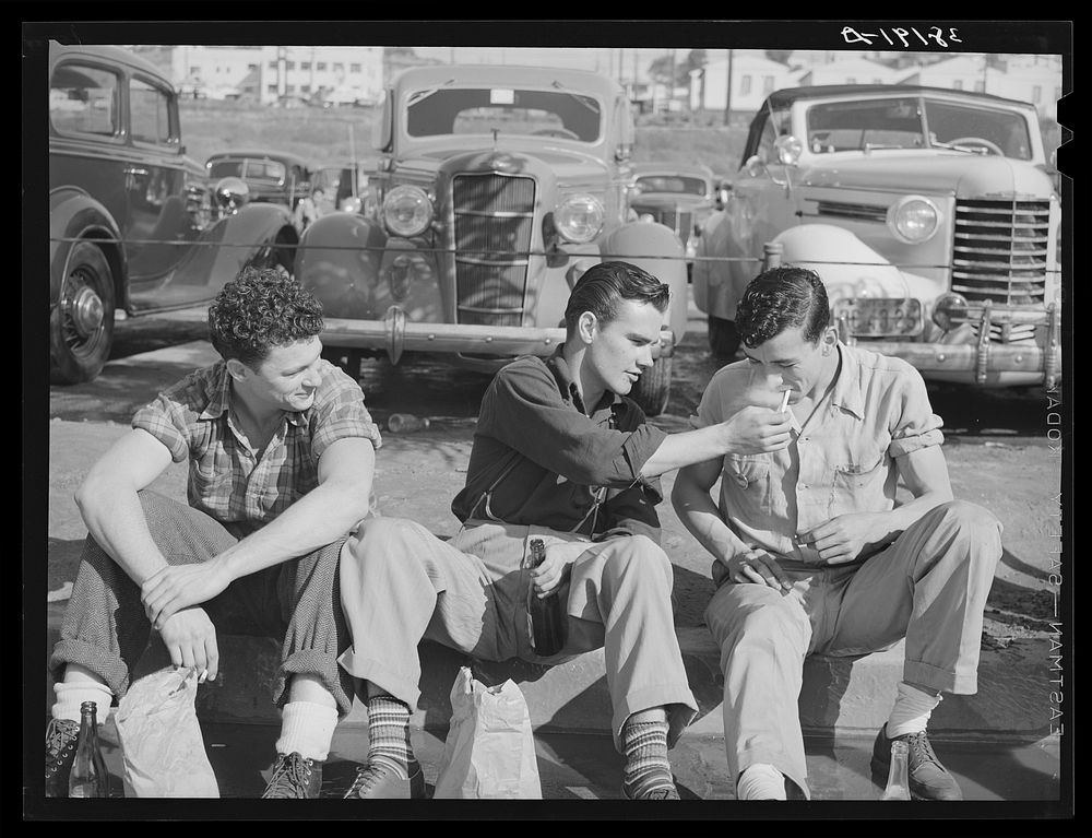 Workmen lunch period, street Consolidated | Free Photo - rawpixel