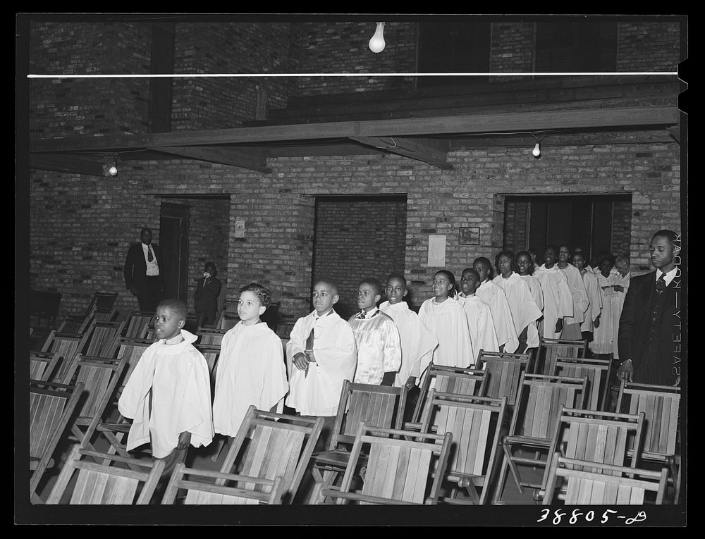 Processional children's choir Pentecostal church. | Free Photo - rawpixel